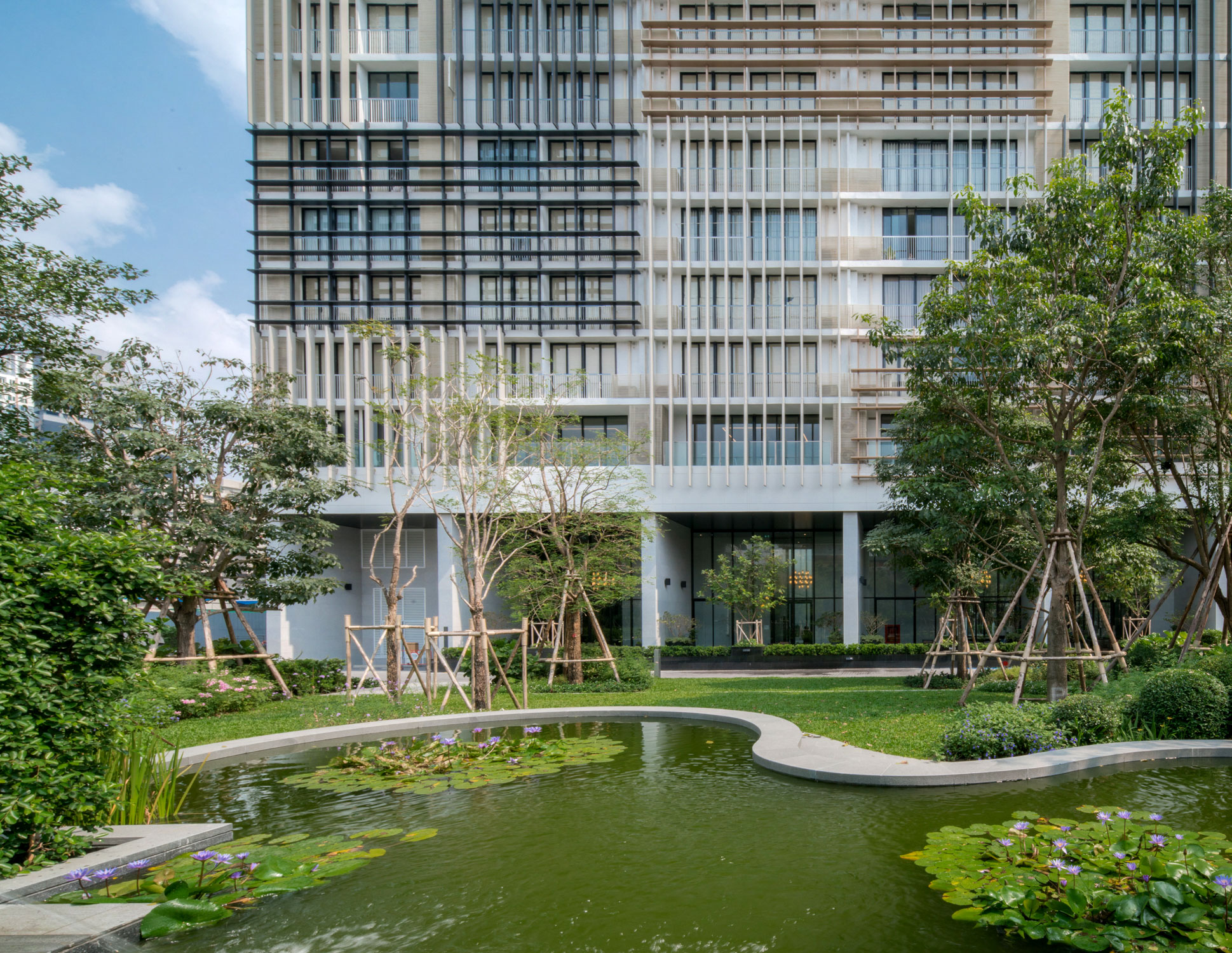 Park 24, Sukhumvit Soi 24, Bangkok | www.alivearound.com